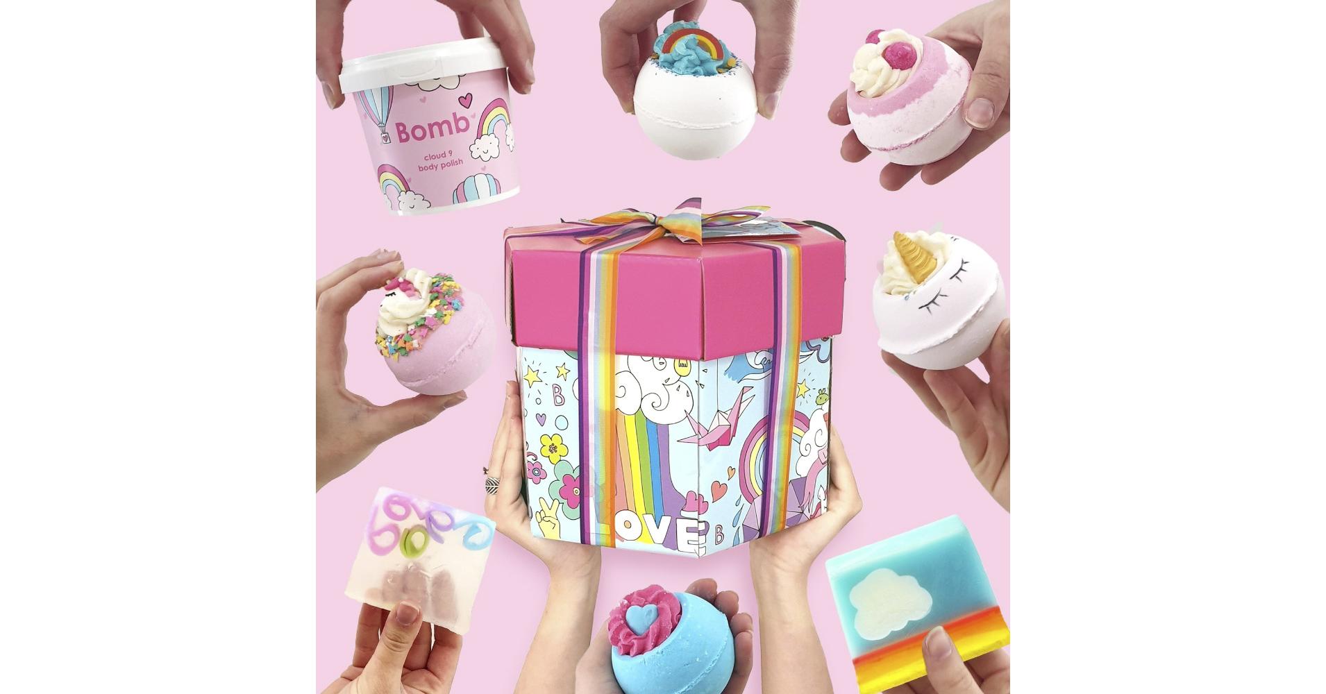 BOMB COSMETICS Egyszarvú univerzum ajándékcsomag | Fürdőgolyó, BOMB ... BOMB COSMETICS Egyszarvú univerzum ajándékcsomag | Fürdőgolyó, BOMB ...